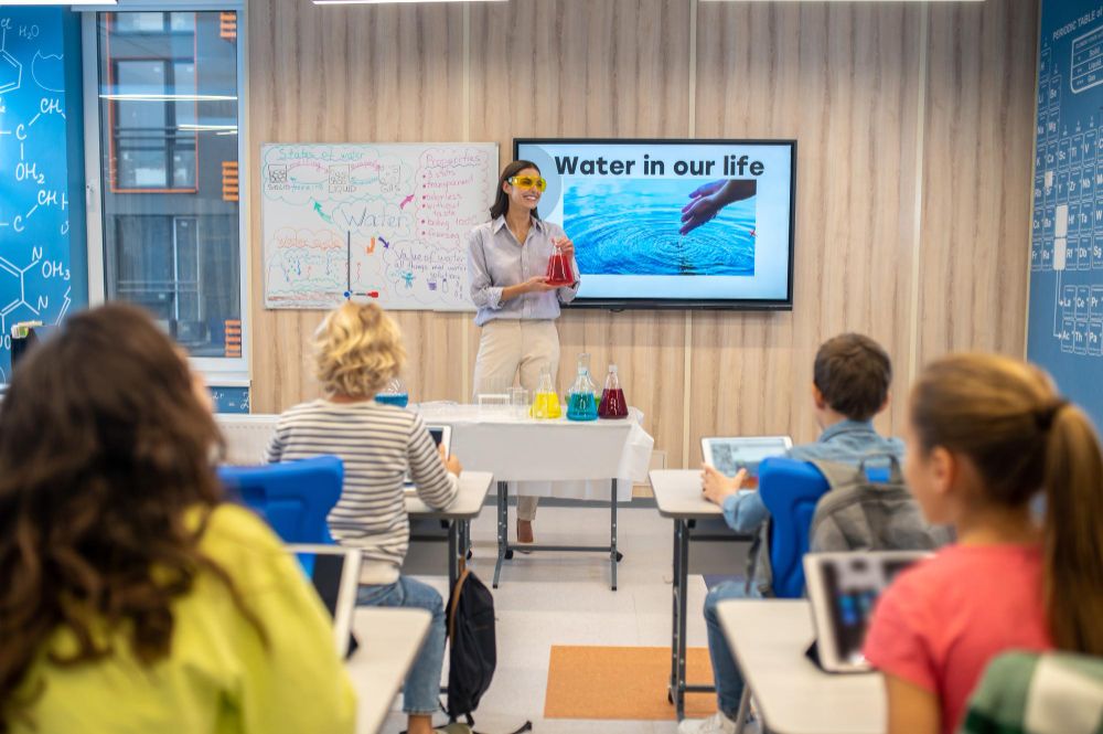 How to Choose the Best Smart Board for Classroom?